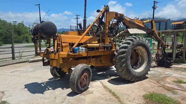 Carregadeira Florestal Cbt 2105 - Ano 1988 em São Sebastião SP à 907883