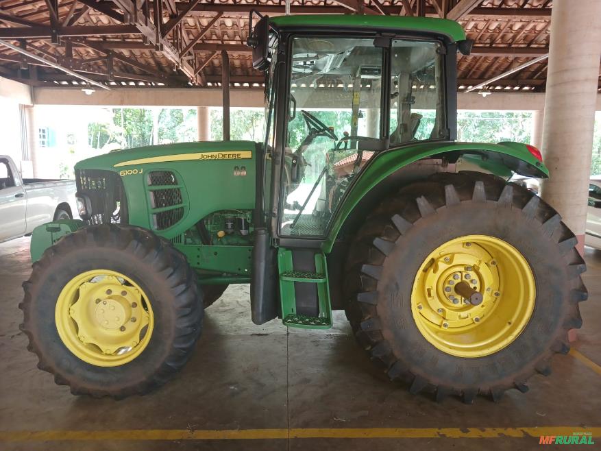 John Deere 6100 J em Jaú - SP Venda de John Deere 6100 J em Jaú