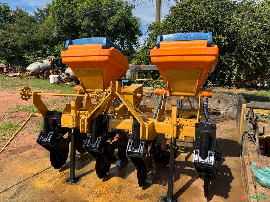 Adubadeira 4 Linhas | Preço Venda Compra - MF Rural