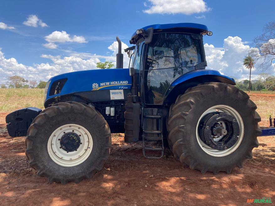 Trator New Holland T7.245 em Itápolis - SP à venda com preço