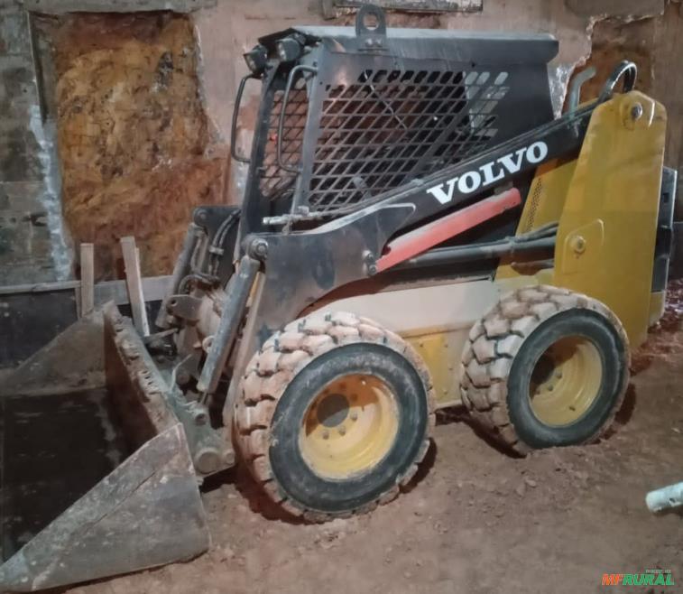 Mini-Carregadeira Volvo Mc80 - 2011 em Belo Horizonte MG à 634748