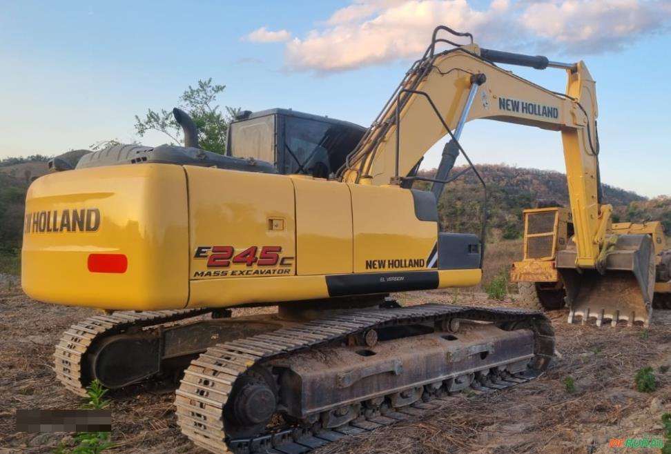 Escavadeira New Holland, Modelo E245c, Ano 2015, Peso 820871