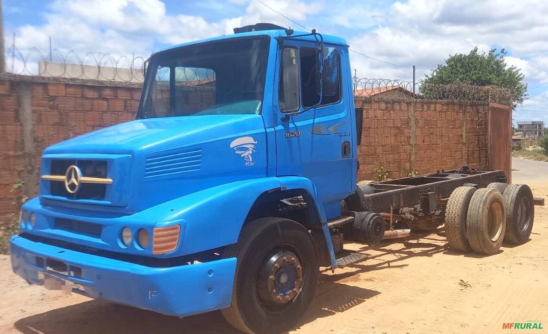 Caminhão no Chassi Mercedes Benz, Modelo L1620 6X2, Ano de 860096