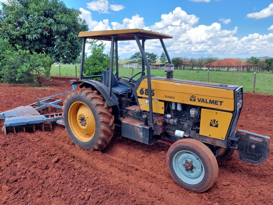 Trator Valtra/Valmet 685 em Ibitinga - SP à venda com preço