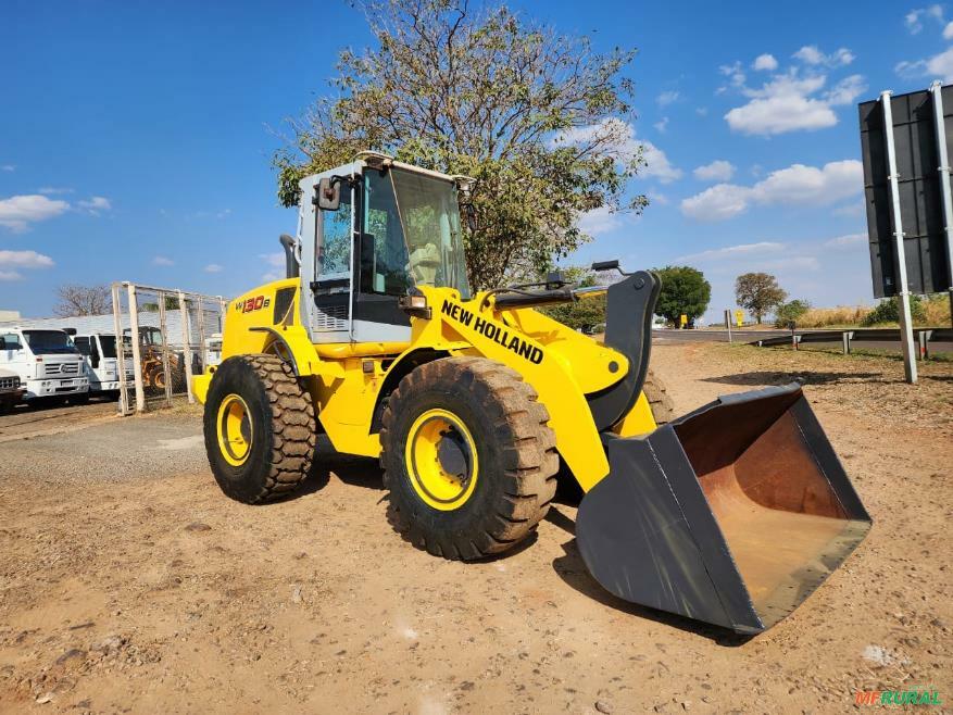 Pá Carregadeira W 130 New Holland em Ibitinga SP à venda. Compre 810012