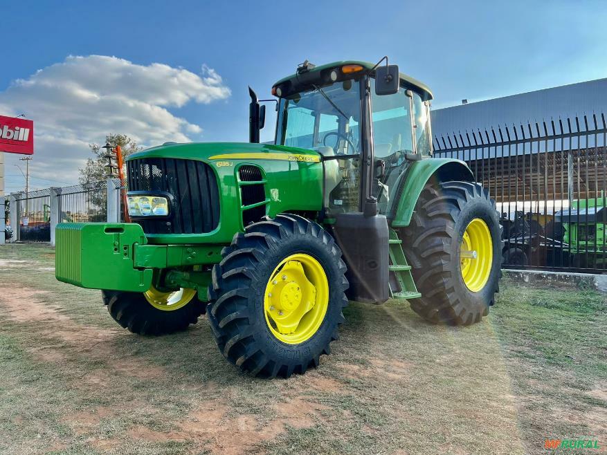 John Deere 6135J à venda com preço