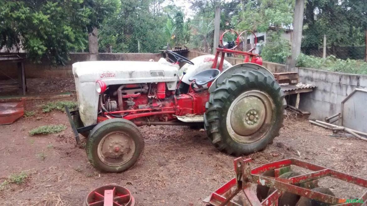Trator Antigo à venda com preço