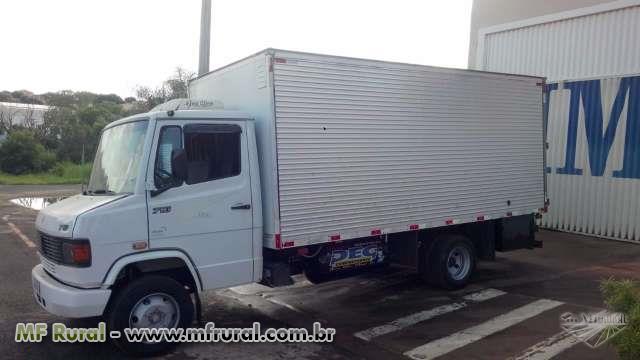 Caminhão Mercedes Benz (Mb) 710 Plus Ano 05 em São José do Rio 188563