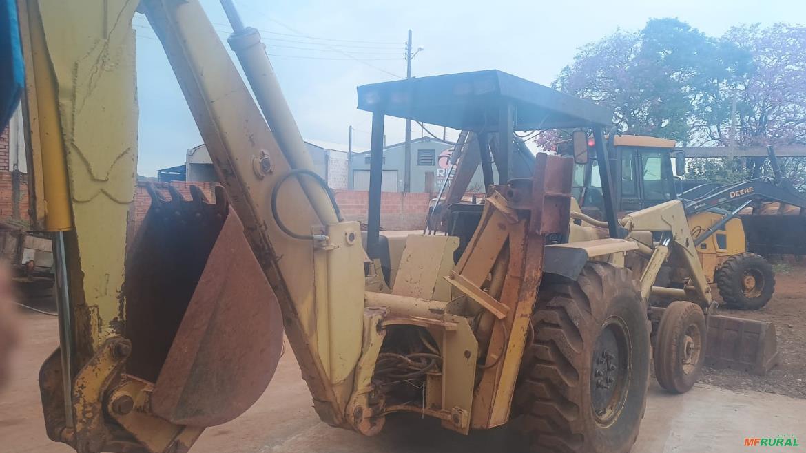 Retro Escavadeira Massey Ano 1992 Modelo mf 86 em Londrina PR à 850948