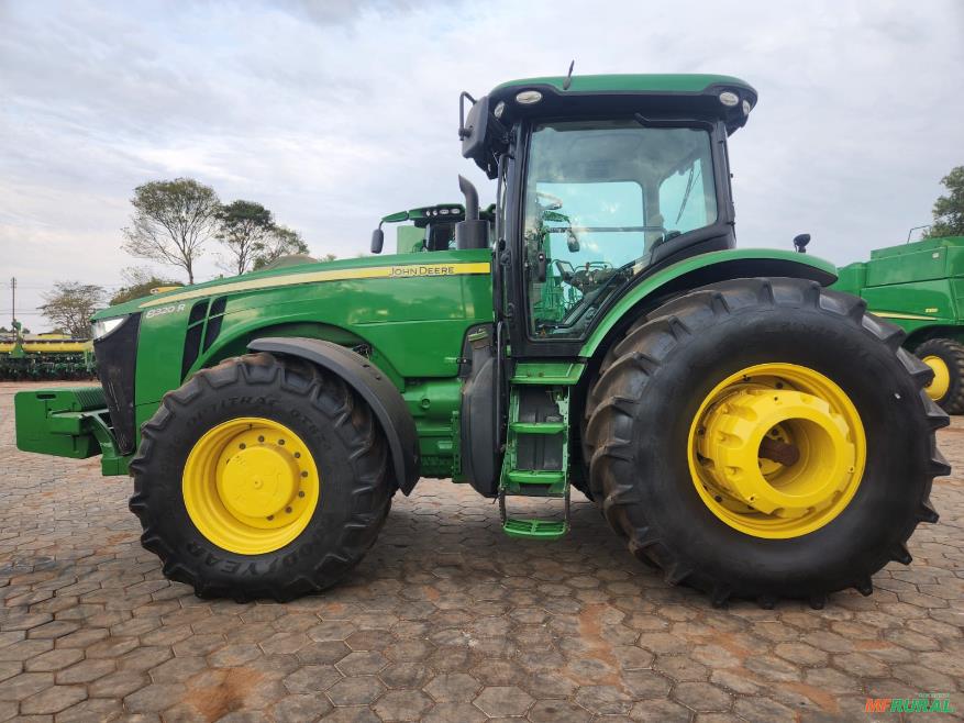 Trator 8320 John Deere em Assis SP à venda. Compre direto 810176