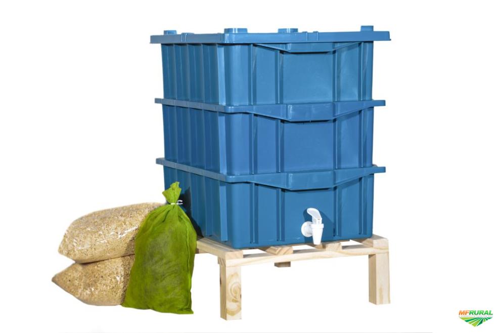 Composteira Doméstica Azul 15 Litros Com Suporte em Limeira SP à 409653