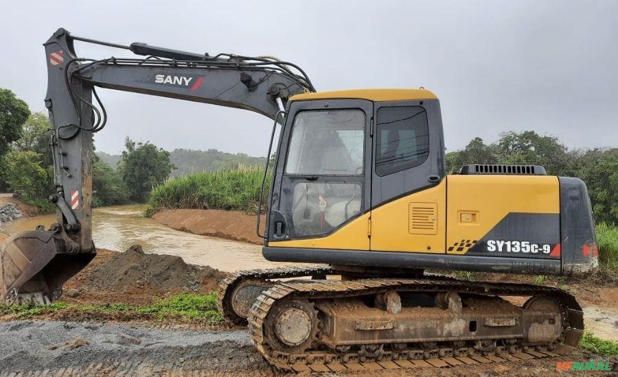 Escavadeira Sany 135C-9 Ano 2013 Com 9752 Horas em Curitiba PR à 421051