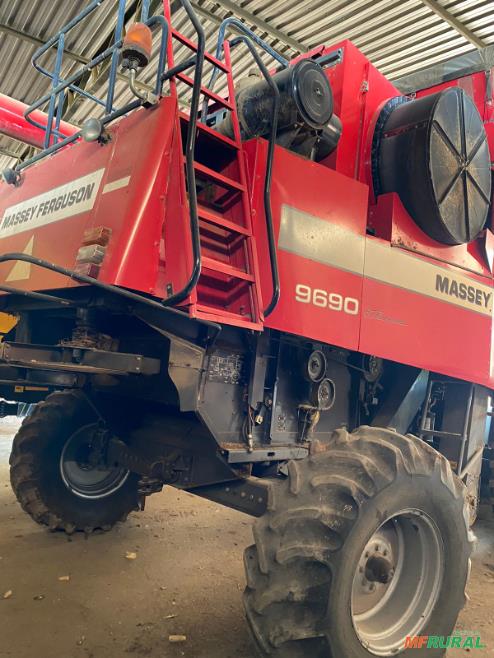Colheitadeira Massey Ferguson 9690 em Goiatuba GO à venda. 448893