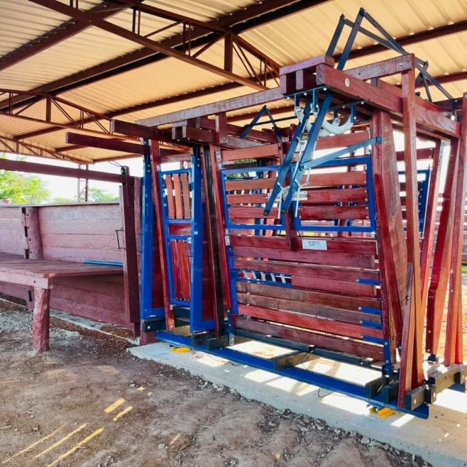 Tronco de Contenção Brete Tronco Veterinário em Uberlândia MG à 306898