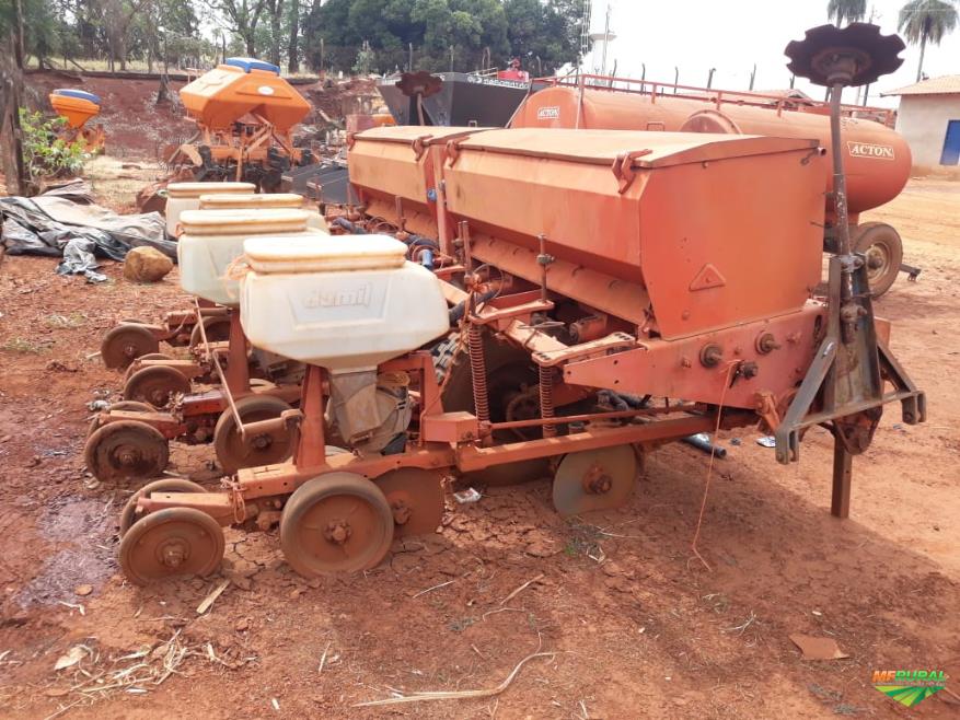 Plantadeira 8 Linhas Marca Jumil Mod. 2900 Ano 93 em Sertãozinho 340362