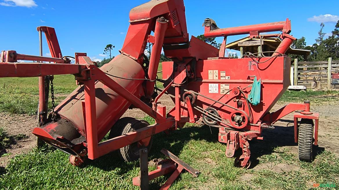 Colhedeira Jumil 390 Milho, Soja, Feijão, Trigo em Rio do Sul SC 860658