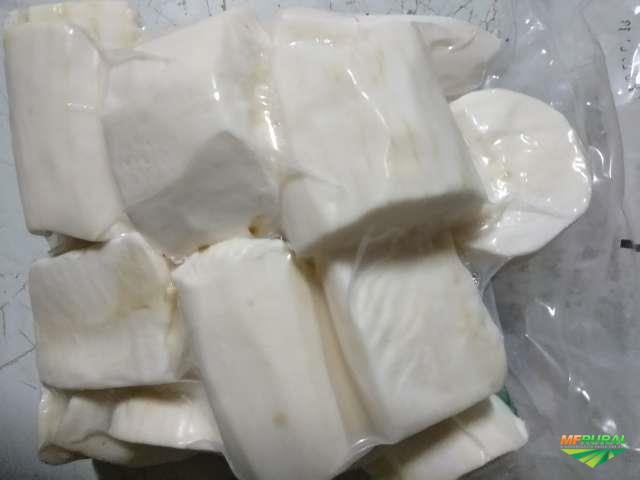 Mandioca Descascada E Com Casca. em Cuiabá MT à venda. Compre 300504