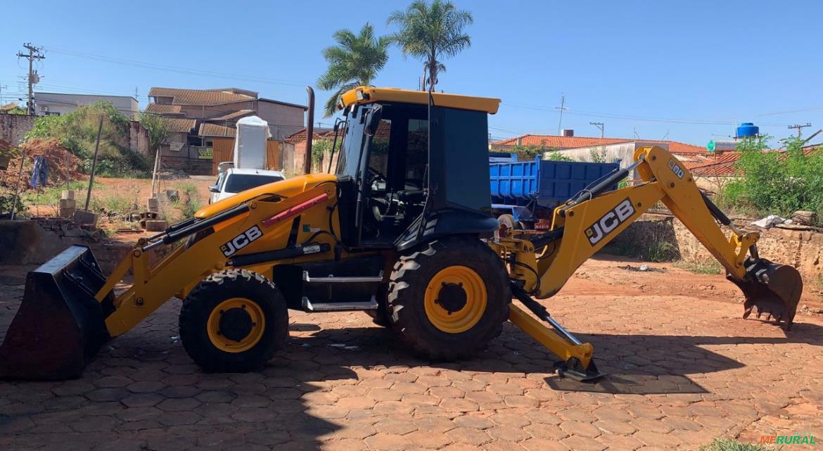 Retroescavadeira Jcb 3C Ano 2014 Cabinada, 4X4 em Campinas SP à 658880