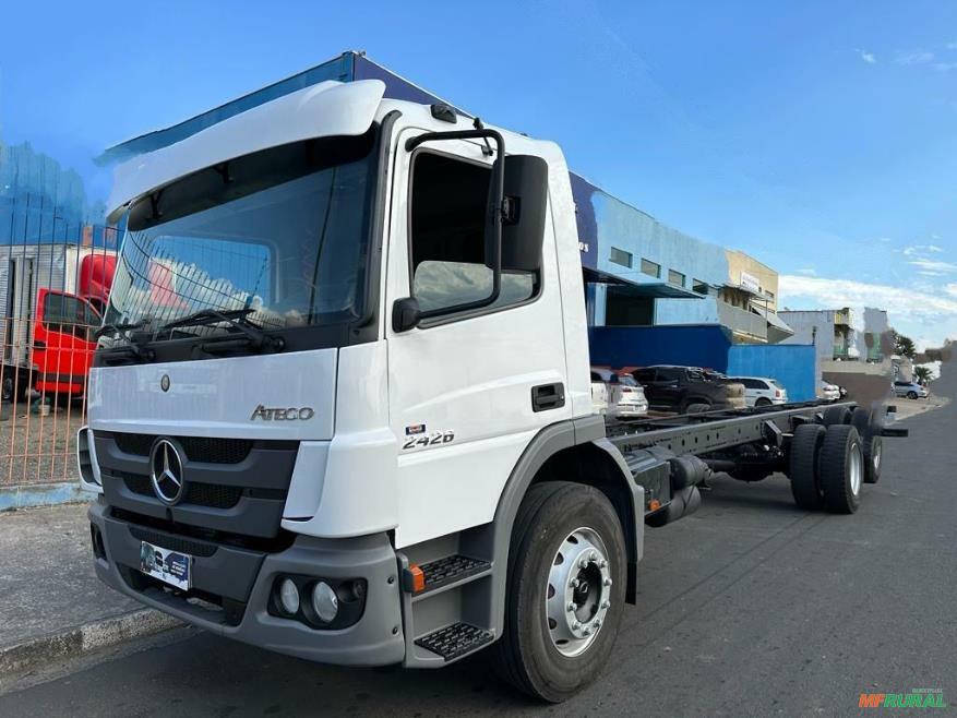 Mb Atego 2426 Ano 2013, 6X2, Reduzido em Campinas SP à venda. 752826