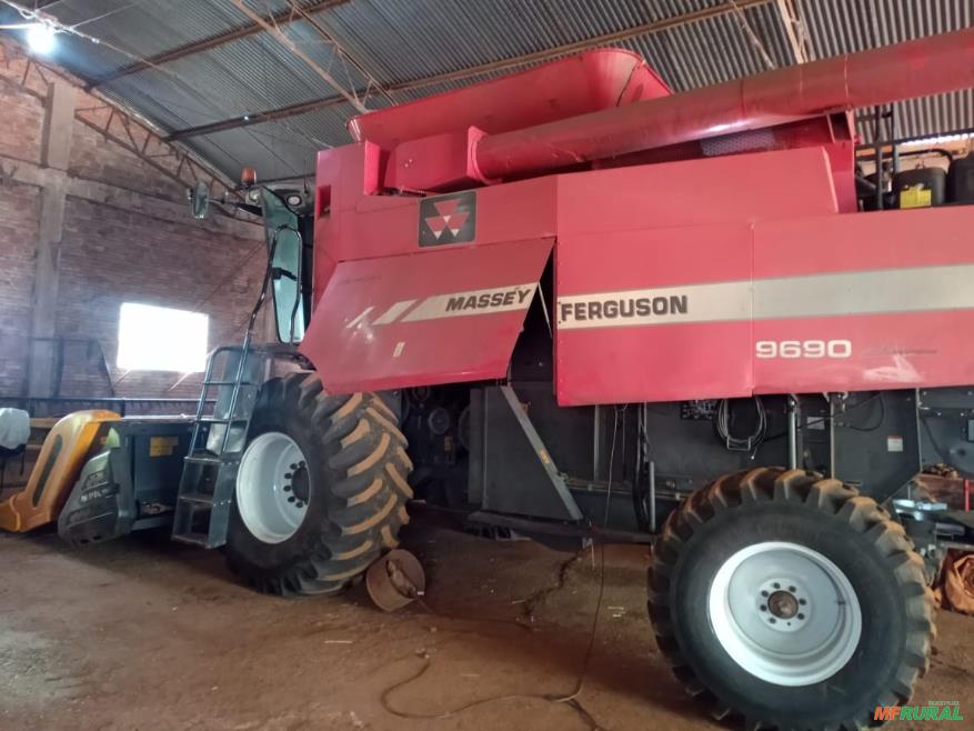 Colheitadeira Massey Ferguson MF 9690 à venda com preço