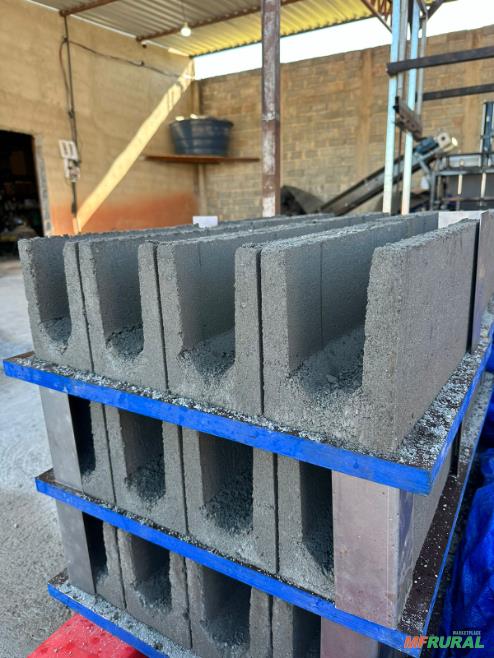 Canaleta Estrutural de Concreto 14X19x39 em Piracaia SP à venda. 801747