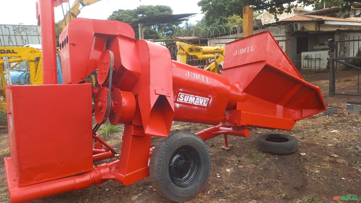 Colhedeira de Milho Graneleira Modelo Clm 350 em Sumaré SP à 690786