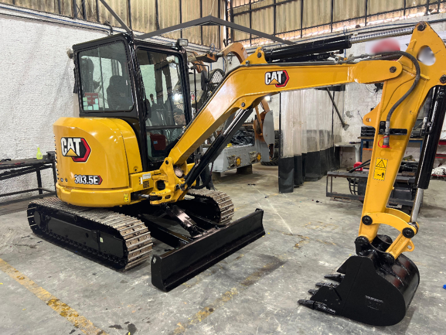 Mini - Escavadeira Caterpillar 303.5 E 2020 em Curitiba PR à 753486