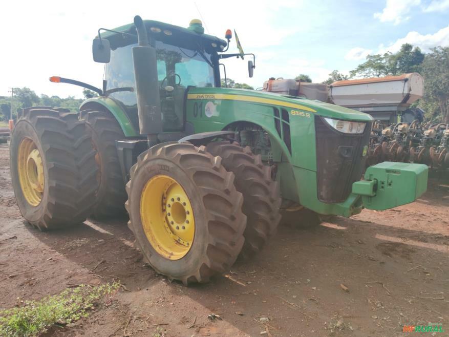 Trator John Deere 8335 R 4X4 Ano 14 em Pitanga PR à venda. 603597
