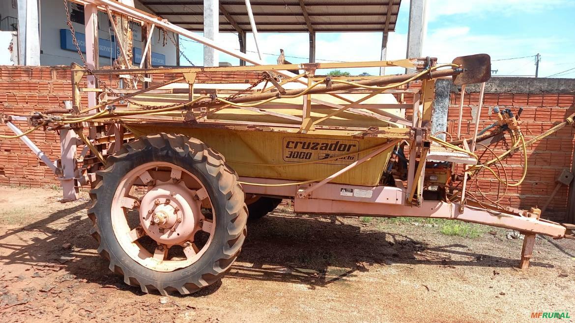 Pulverizador Jacto Cruzador 3000 Litros em Tangará da Serra MT à 593065