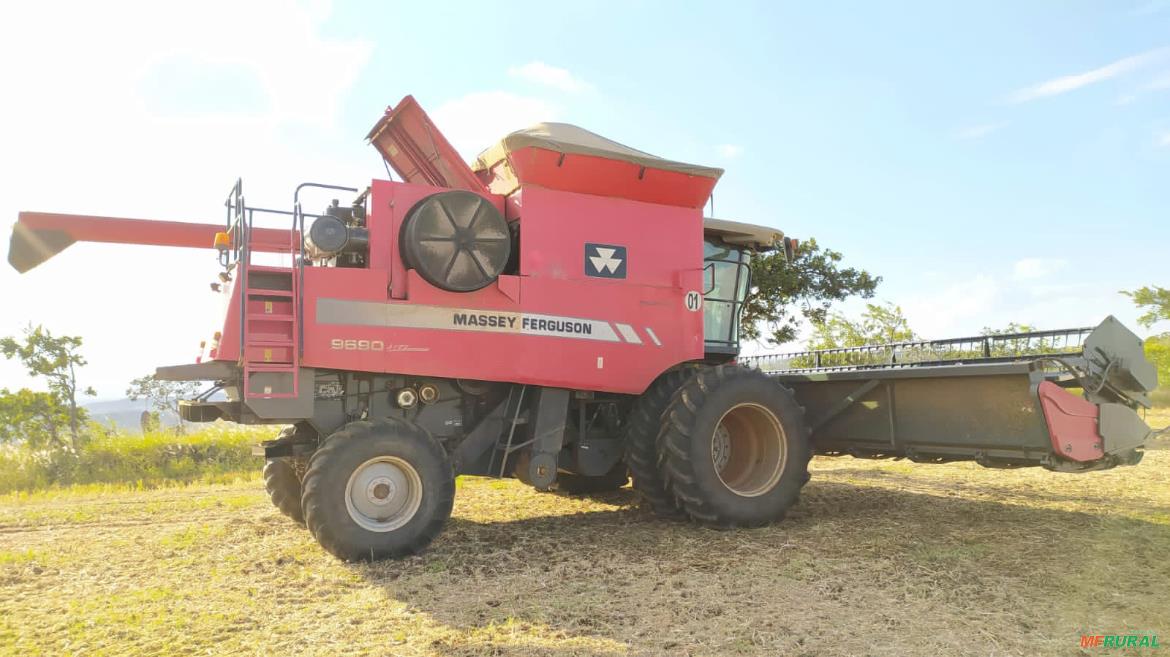 Colheitadeira Massey Ferguson MF 9690 à venda com preço MF 9690