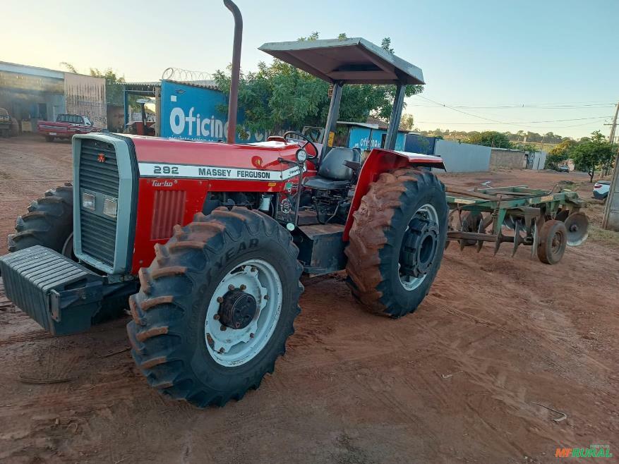 Trator Massey Ferguson 292 4X4 Ano 01 em Monte Alegre de Minas 675756