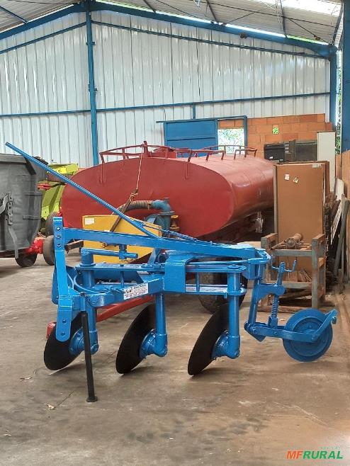 Arado Reversivél Marca Jumil 3 Discos de 26" em Araras SP à 671671