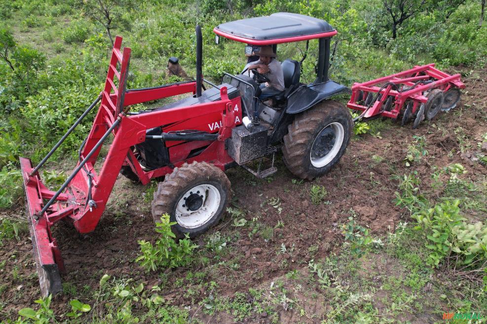 Trator Valtra/Valmet 800 4X4 Ano 04 em Bauxi (Rosário Oeste) MT 444612