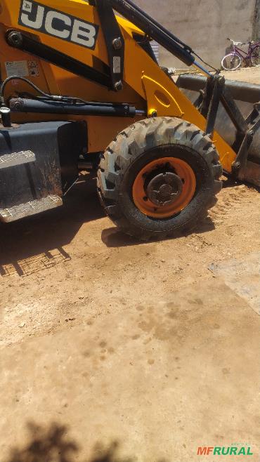 Retro Escavadeira Jbc 3Cx 4X4 Ano 2017 em Coxim MS à venda. 650070