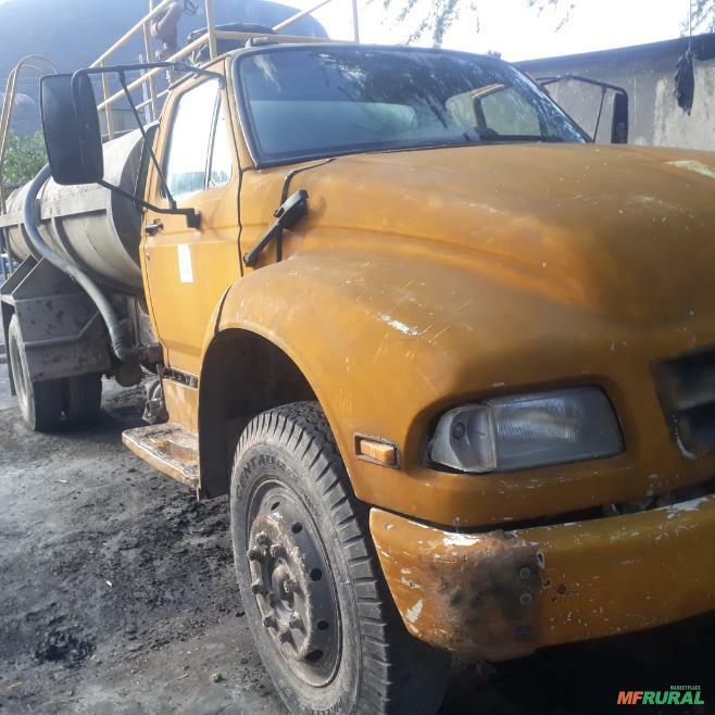 Caminhões Ford F 12000 à venda com preço