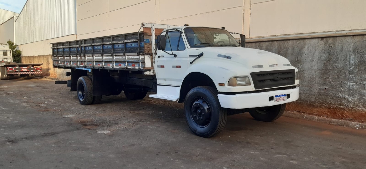 Caminhões Ford F 12000 à venda com preço F 12000