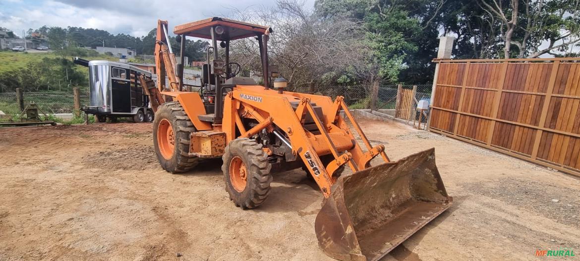 Retroescavadeira Massey Ferguson em Cotia - SP Venda de Massey
