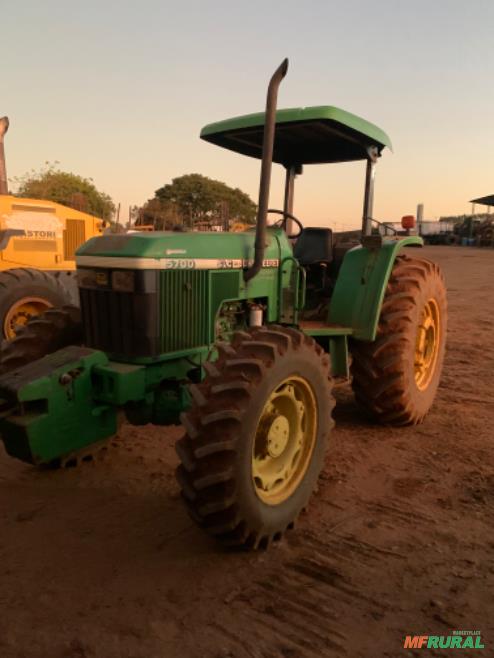 Trator John Deere 5700 4X4 Ano 00 em Torrinha SP à venda. Compre 689630