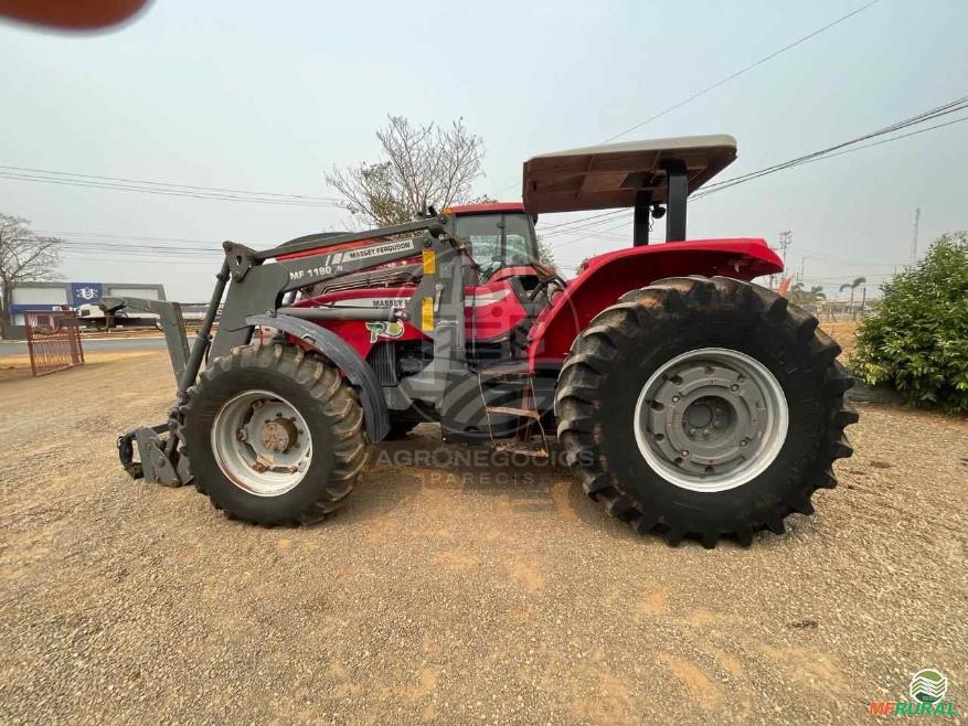 Trator Massey Ferguson 4299 em Campo Novo do Parecis - MT à