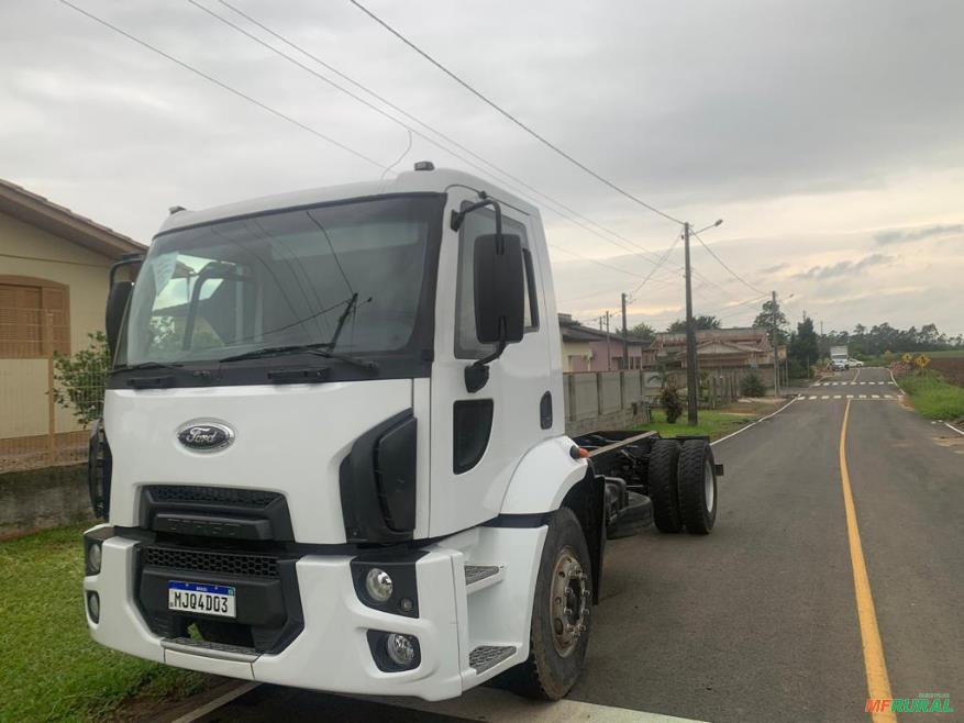 Vende Ford Cargo 1717 2012 em Forquilhinha SC à venda. Compre 737820