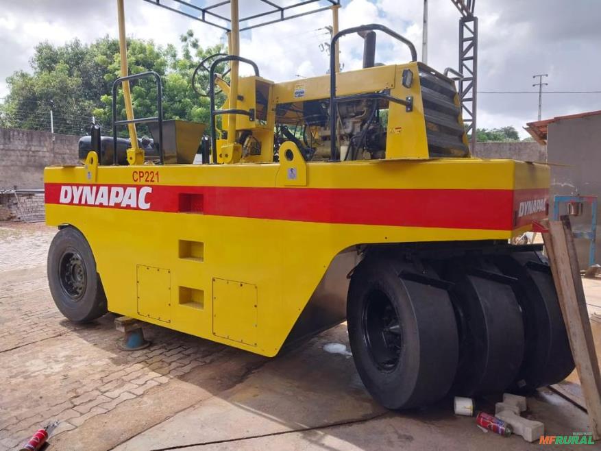 Rolo de Pneus Compactador Dynapac Cp221 em Belo Horizonte MG à 767178
