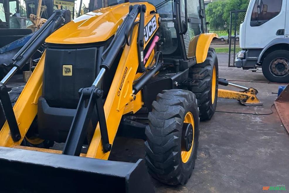 Retroescavadeira Jcb 3C Ano 2017 Seminova em Londrina PR à 802004