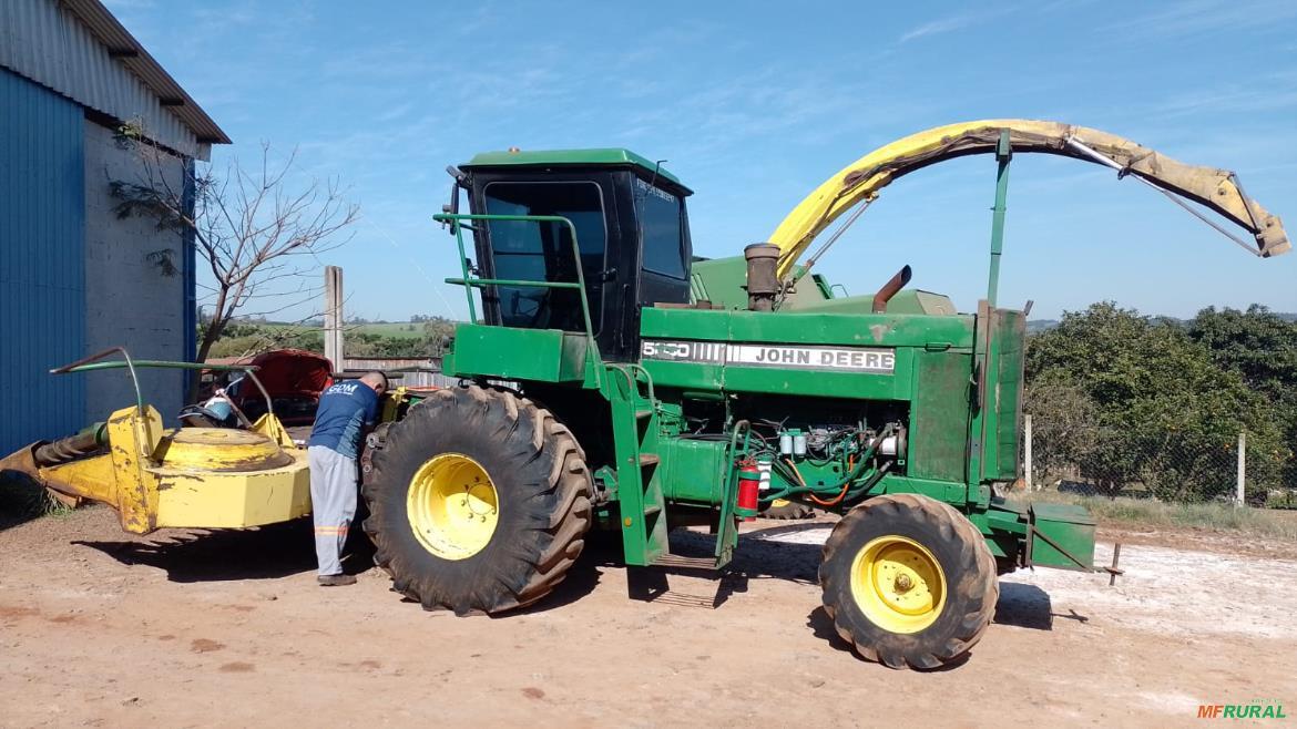 Forrageira John Deere 5830 Ensiladeira em Alto Alegre RS à 834579