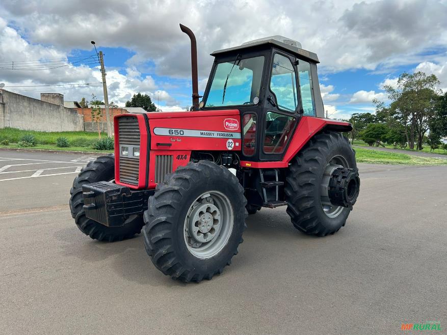 Trator Massey Ferguson 650 Cabinado 4X4 Ano 2001 em Artur 838176