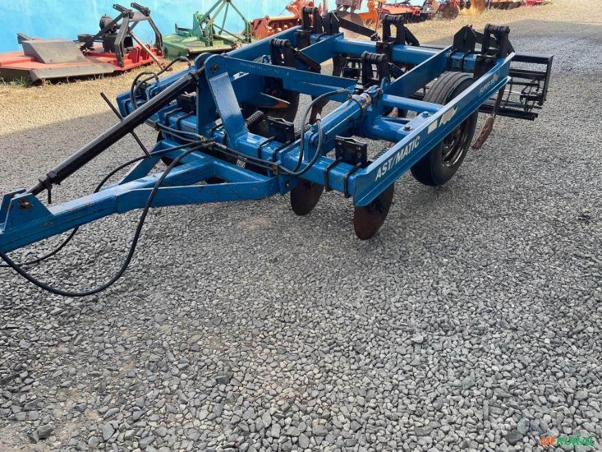 Subsolador Modelo Ast /Matic 450 Marca Tatu em Limeira SP à 767043