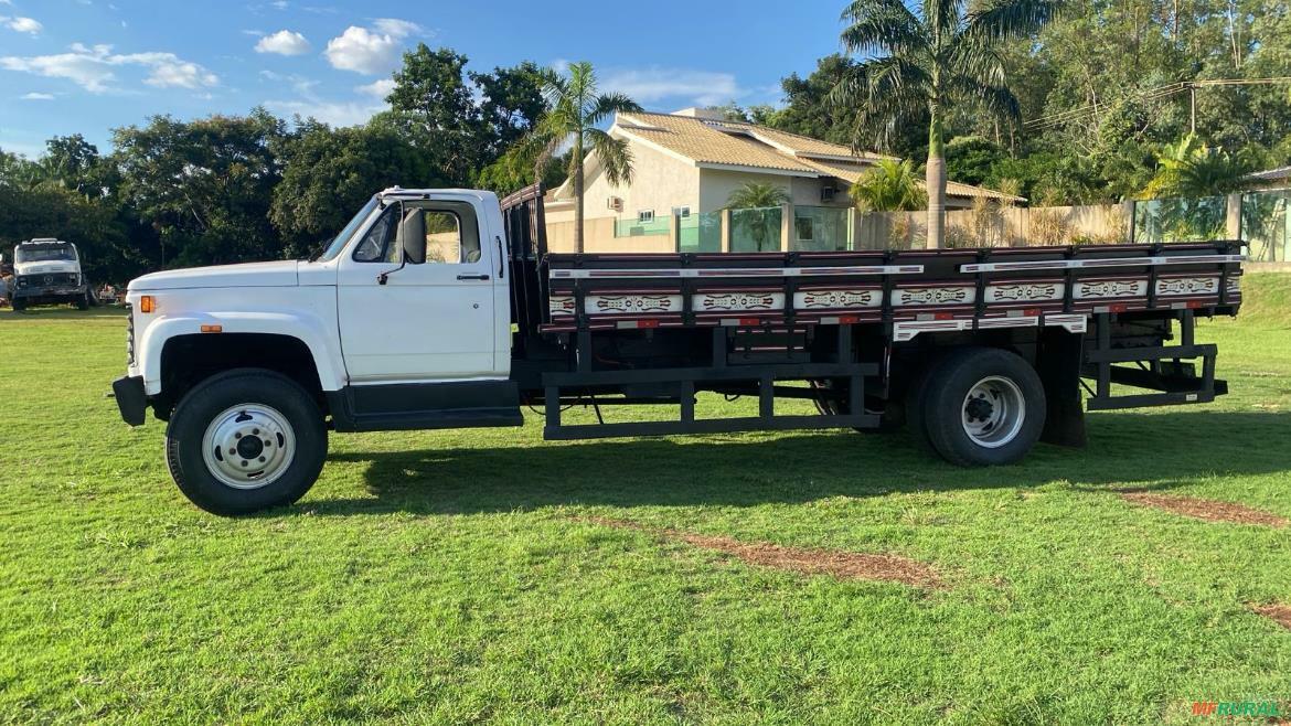 Caminhão gm Chevrolet 12.000 em Goioerê PR à venda. Compre 856529