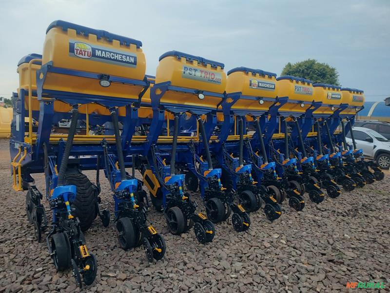 Plantadeira de Arrasto Marca Tatu Modelo Pst Trio Flex 12 Linhas 794450