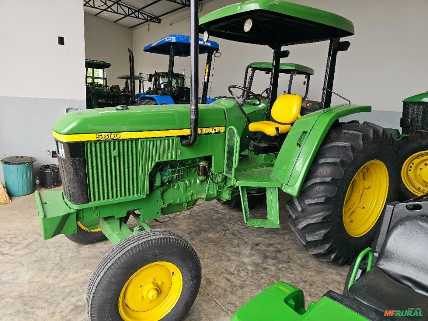 Trator John Deere 5600 4X2 em Birigüi SP à venda. Compre direto 842041