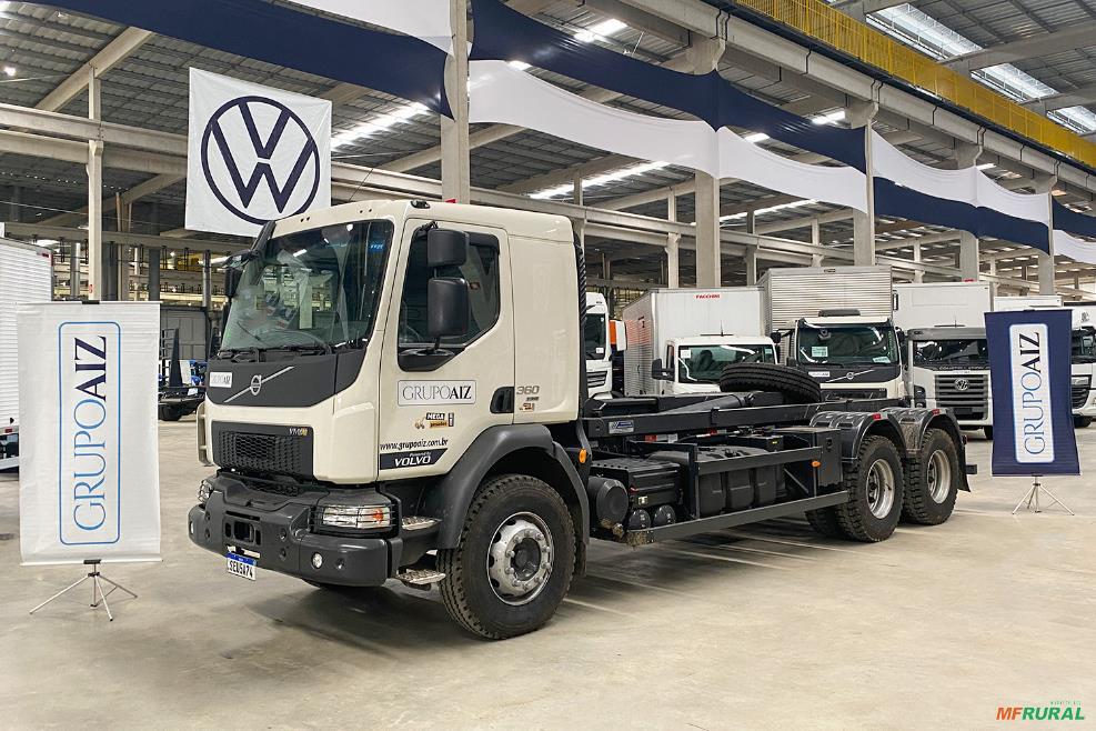 Caminhão Volvo Vmx 360 6X4 Roll on Roll Off em São José dos 770474