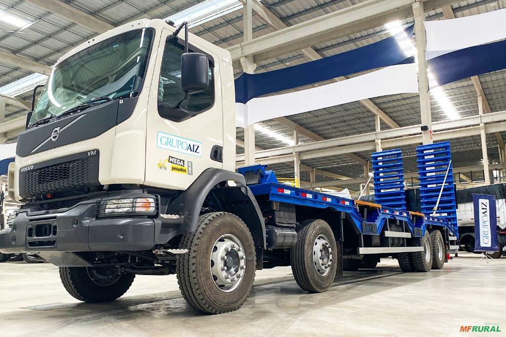 Caminhão Volvo vm 360 8X2 23/23 Prancha Fixa 11M em São José dos 770506